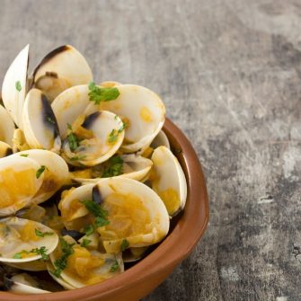 Best Spanish Clams Recipe [Almejas a la Española] - Visit Southern Spain