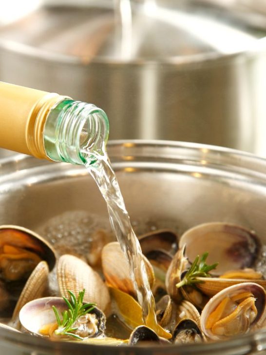 Best Spanish Clams Recipe [Almejas a la Española] - Visit Southern Spain