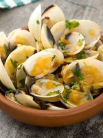 Best Spanish Clams Recipe [Almejas a la Española] - Visit Southern Spain